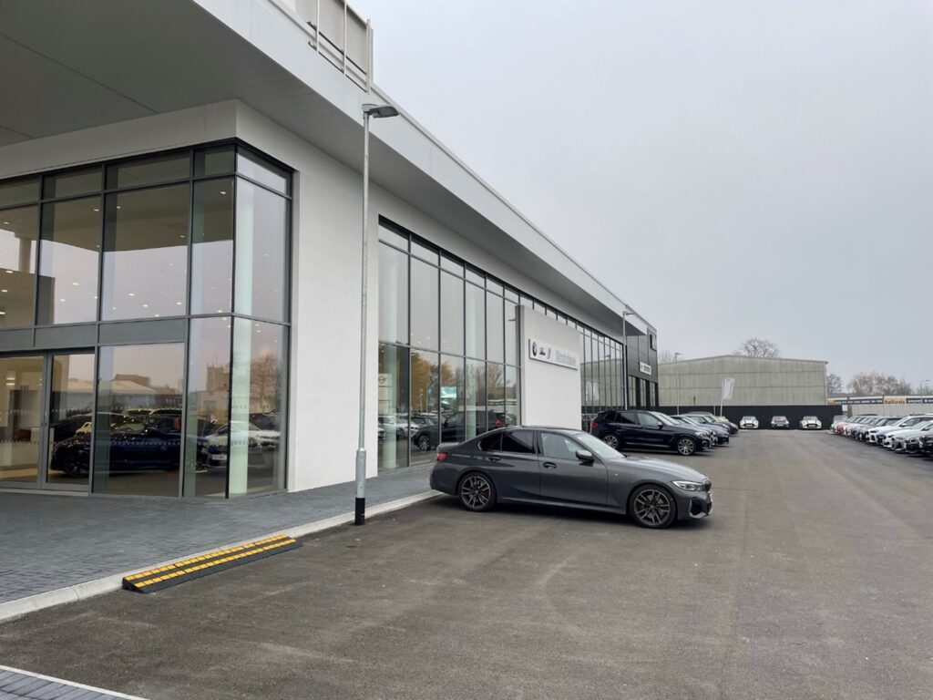 STRATSTONE BMW MINI HULL OPENS ITS DOORS TO THE PUBLIC - MDG Architects