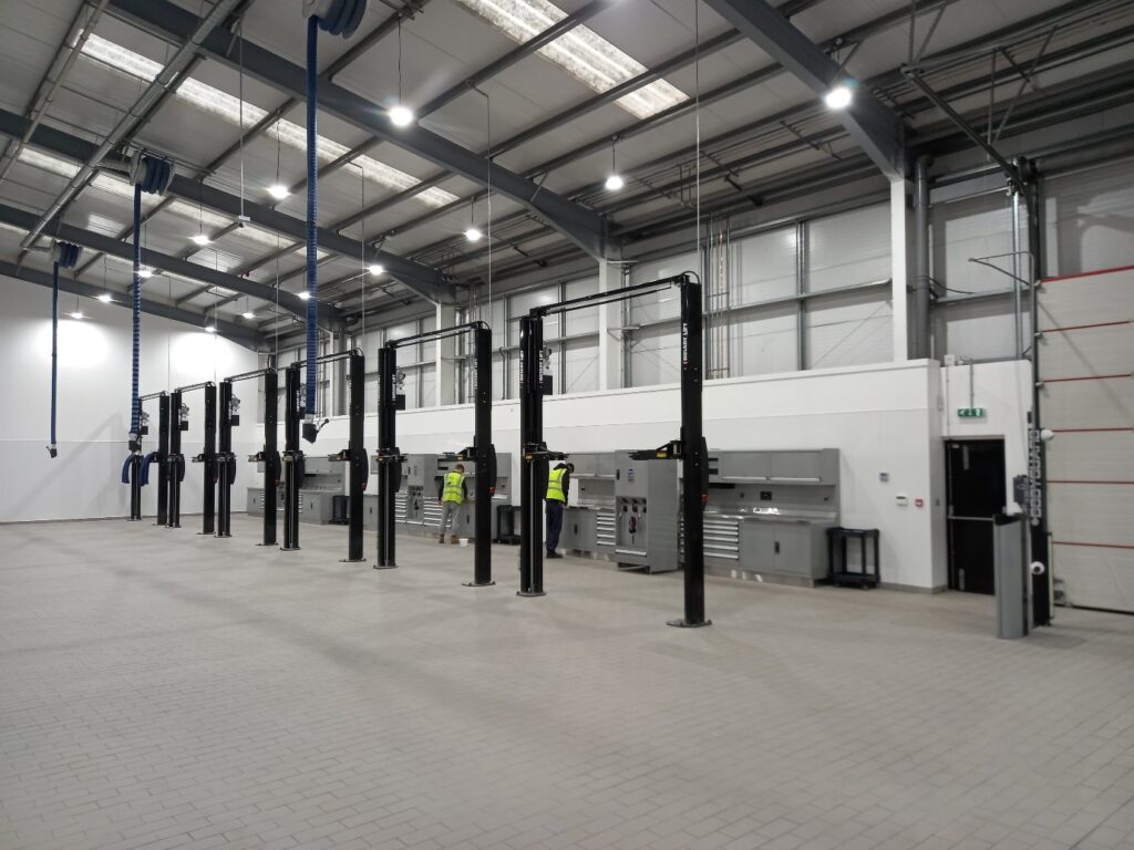 STRATSTONE BMW MINI HULL OPENS ITS DOORS TO THE PUBLIC - MDG Architects