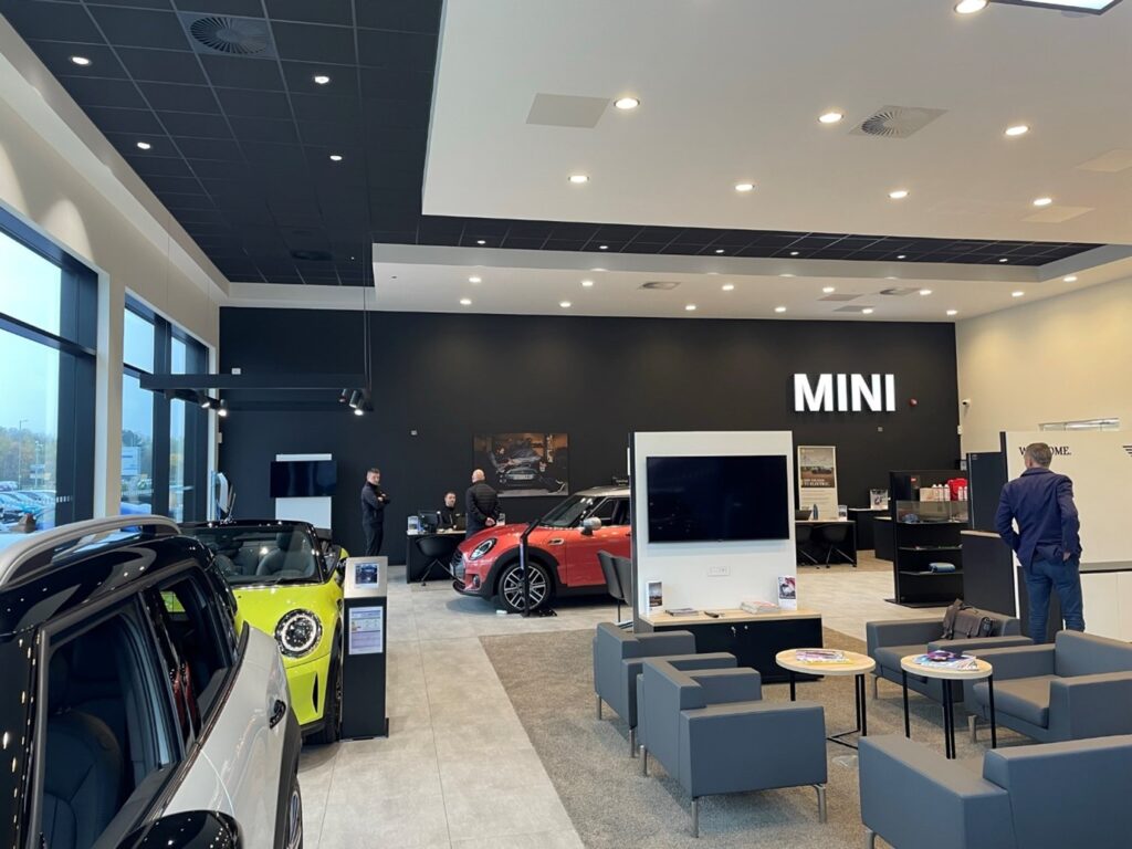 STRATSTONE BMW MINI HULL OPENS ITS DOORS TO THE PUBLIC - MDG Architects